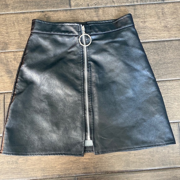 MEI HAN HUI YI JIAO | Skirts | 33 Mei Han Hui Yi Jiao Zip Up Leather Skirt | Poshmark